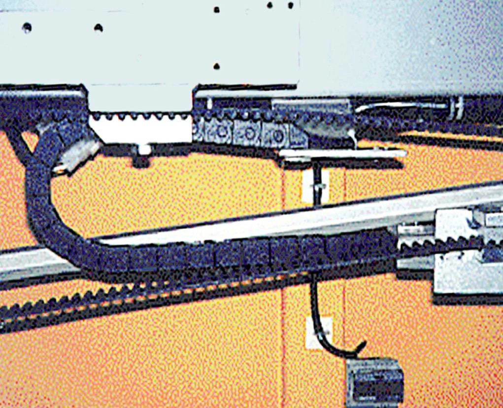 Cable Carriers | E-Z Chain® Application Examples