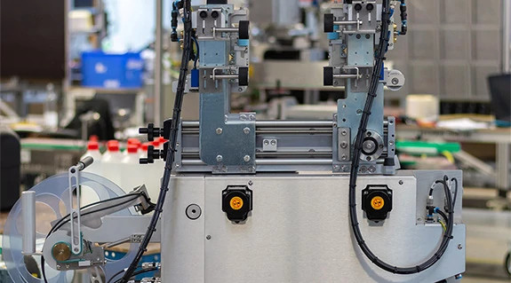 Economical linear systems for flexibly adjustable labellers | igus®