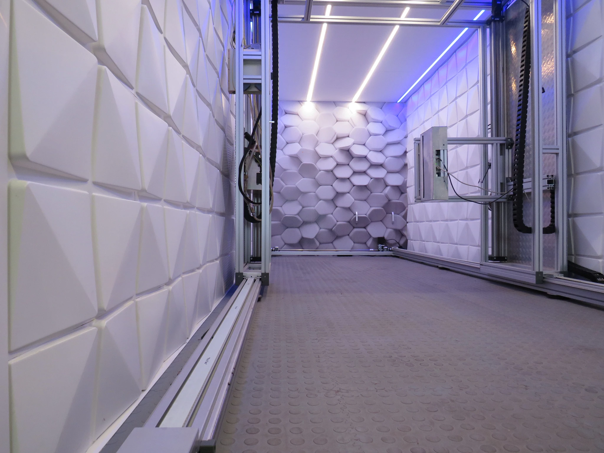 Drive technology and energy chains for XXL X-ray scanners