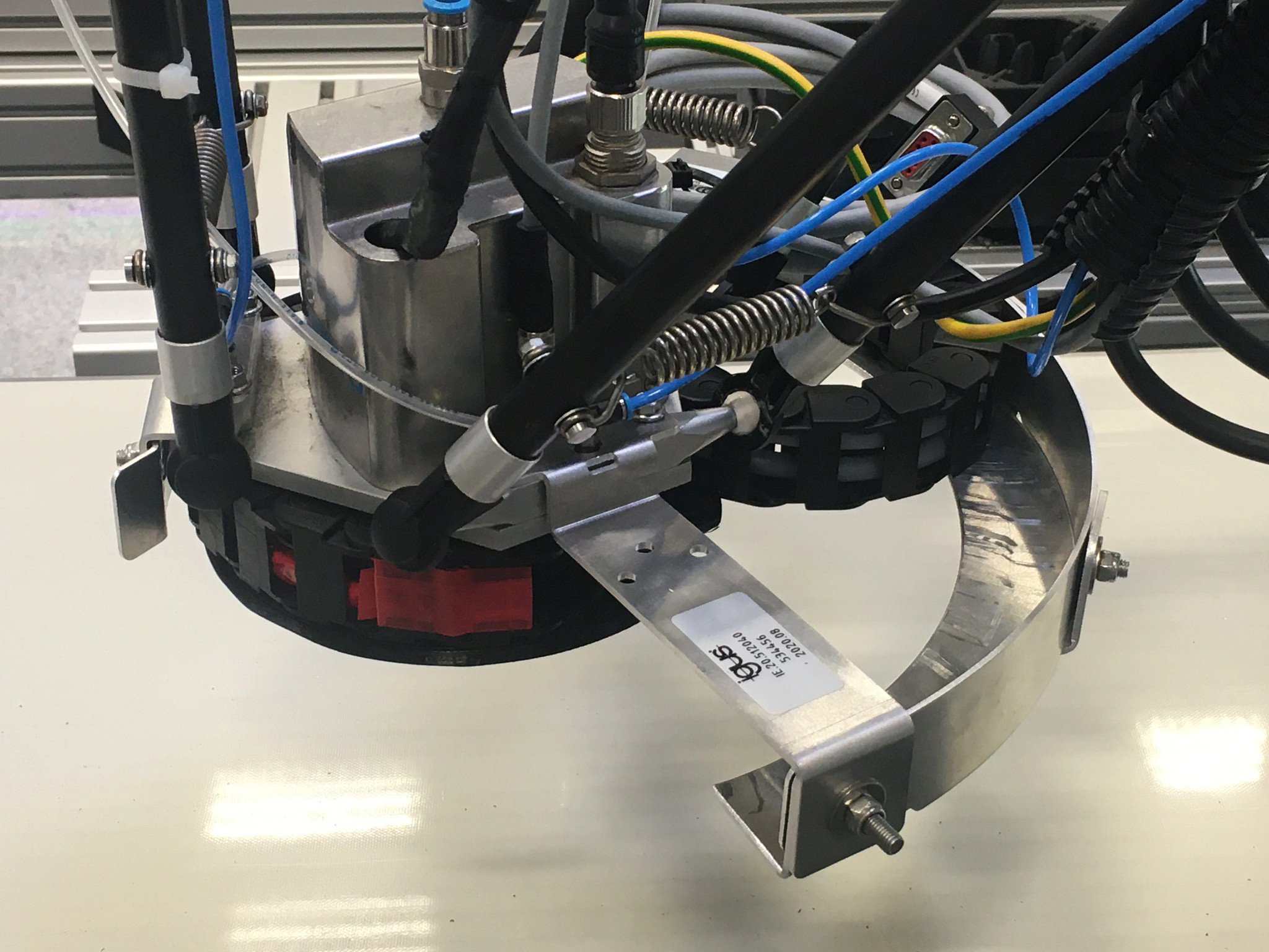 Rotating energy supply for pick & place robots | igus®