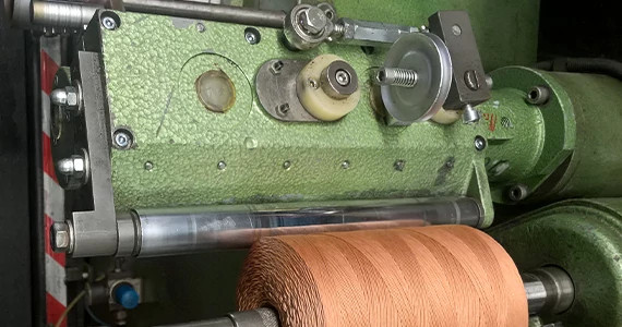 Wear-resistant, 3D printed cross-threaded spindle