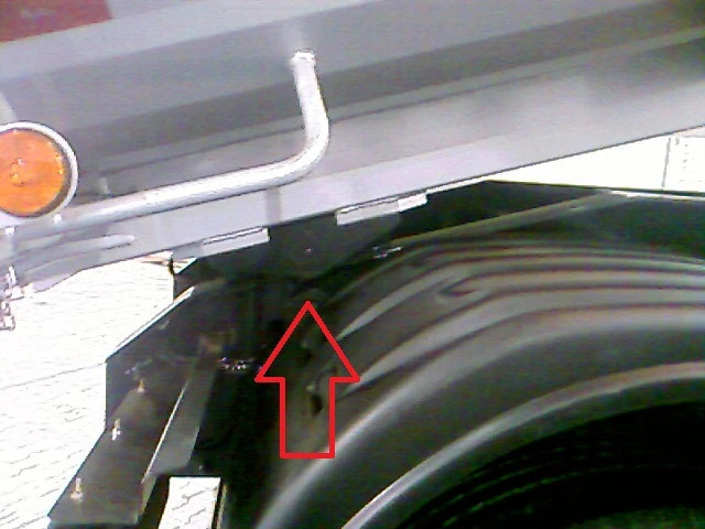 Plain bearings in the tipping mechanism of lorries for dirt and dust