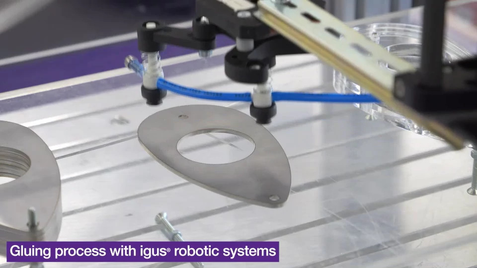 Gluing robots in the furniture industry