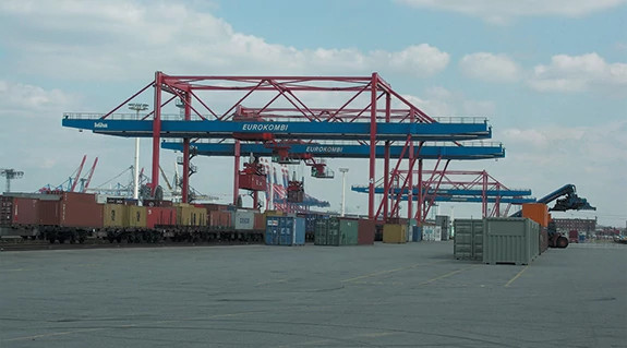 Energy chains for cranes at the Port of Hamburg: Positive balance after ...