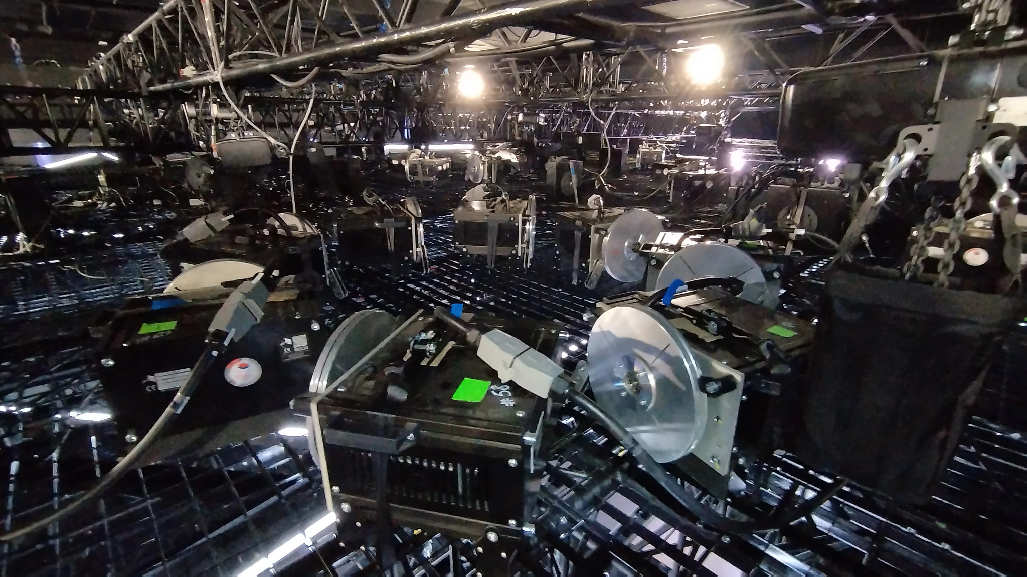 e-spool flex system in an animated mirror ceiling