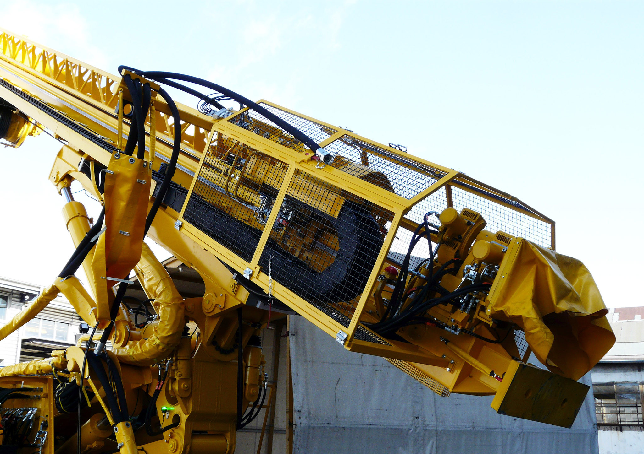 Energy chains for drilling rigs: special flexibility under adverse ...