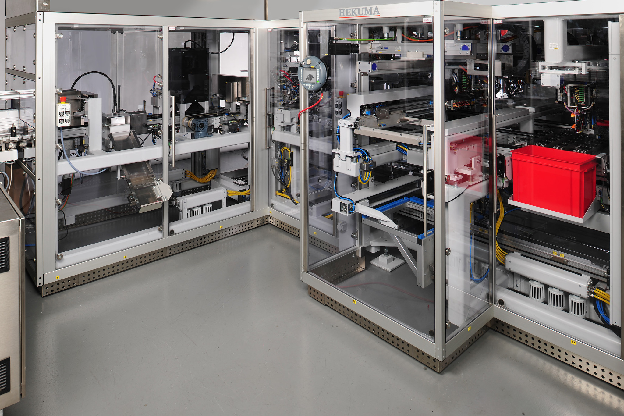 Cable and energy supply in high-speed injection moulding machine