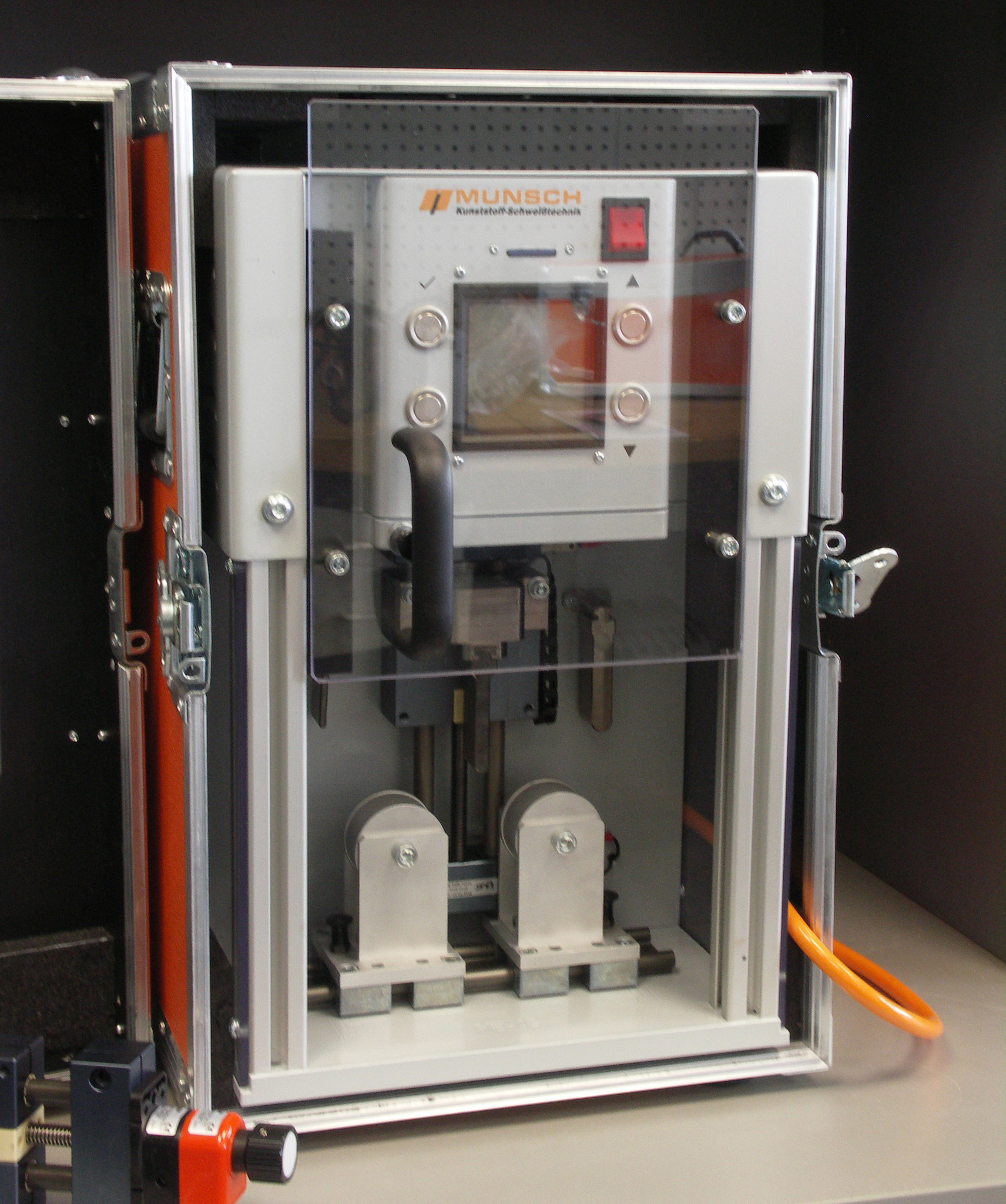 Linear axis for precision welding seam bend testing device