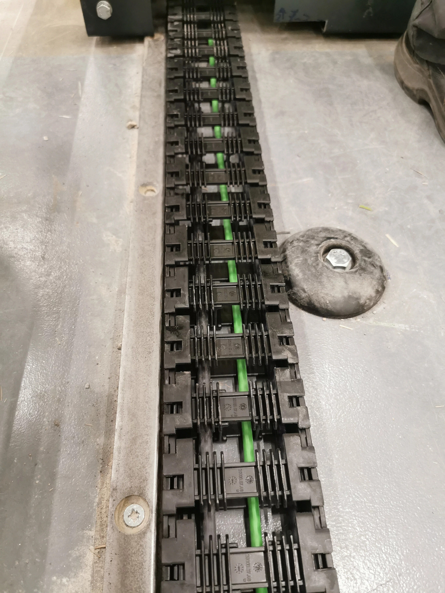 Product pusher with 16m long energy chain without guide rail | igus®