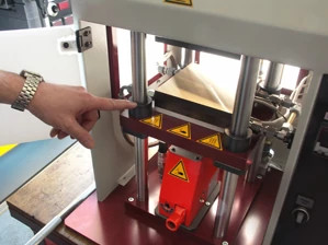 shaft guide for laboratory presses