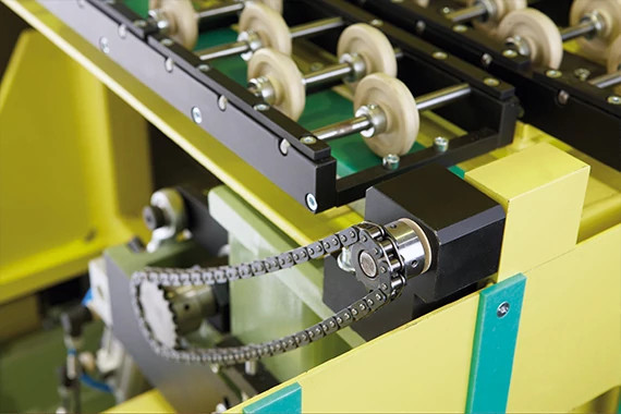 Plastic plain bearings and rollers make the levelling machine ...