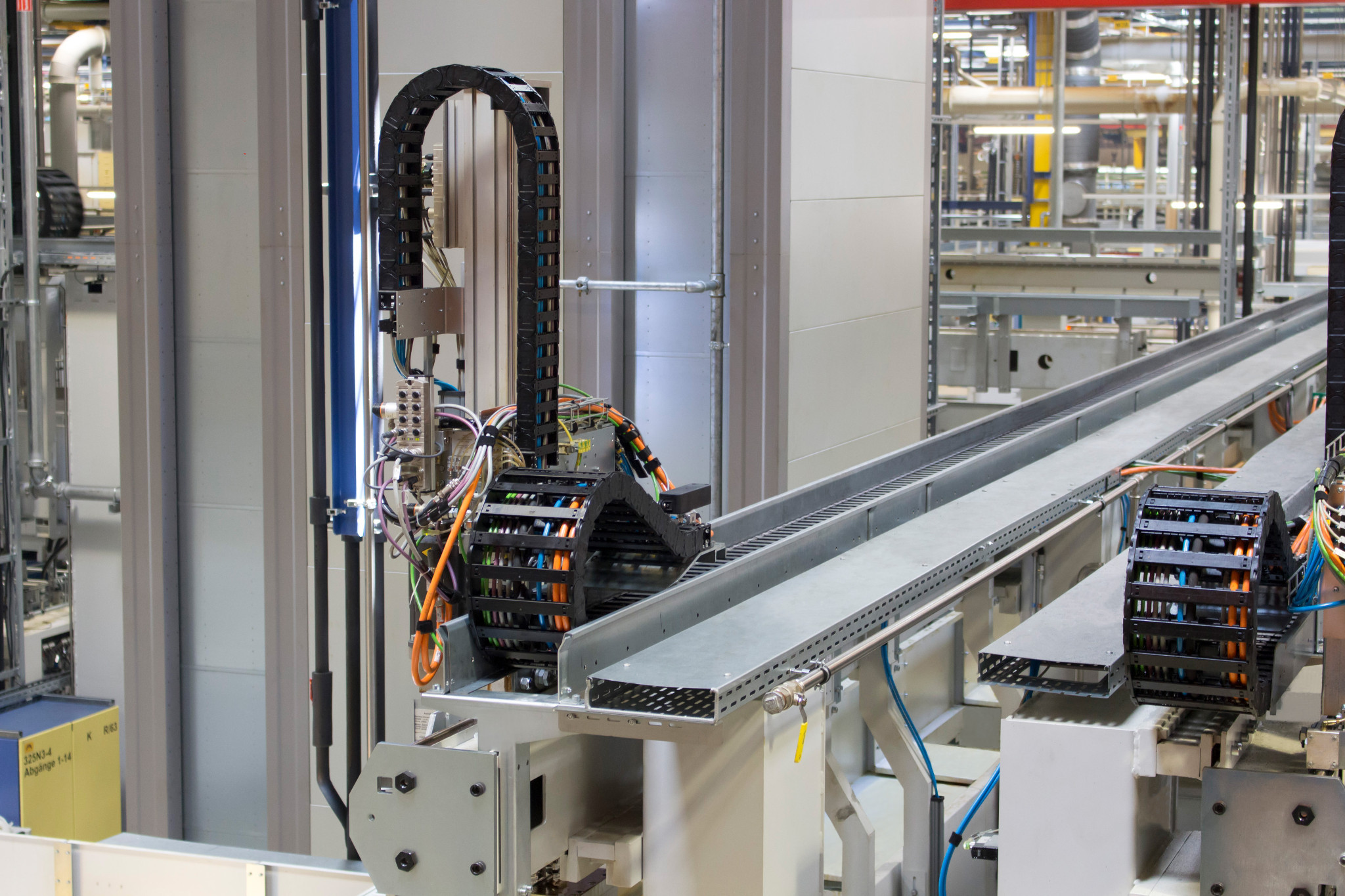 Intelligent sensor technology monitors energy chain in engine plant | igus®