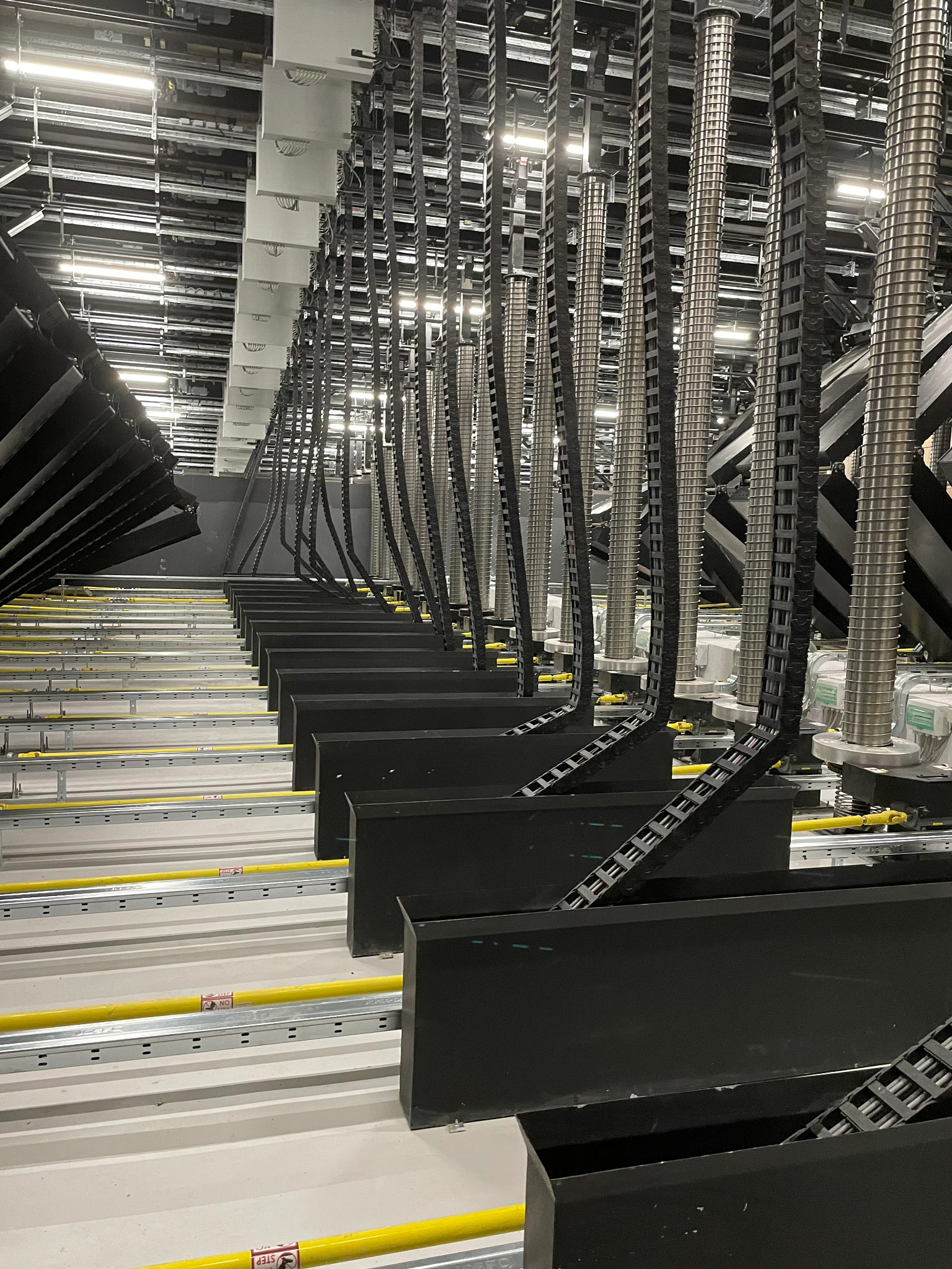 Energy chain systems - igus® Australia | igus Australia