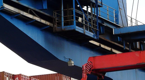 La catena portacavi per 14 gru per container funziona senza problemi da ...