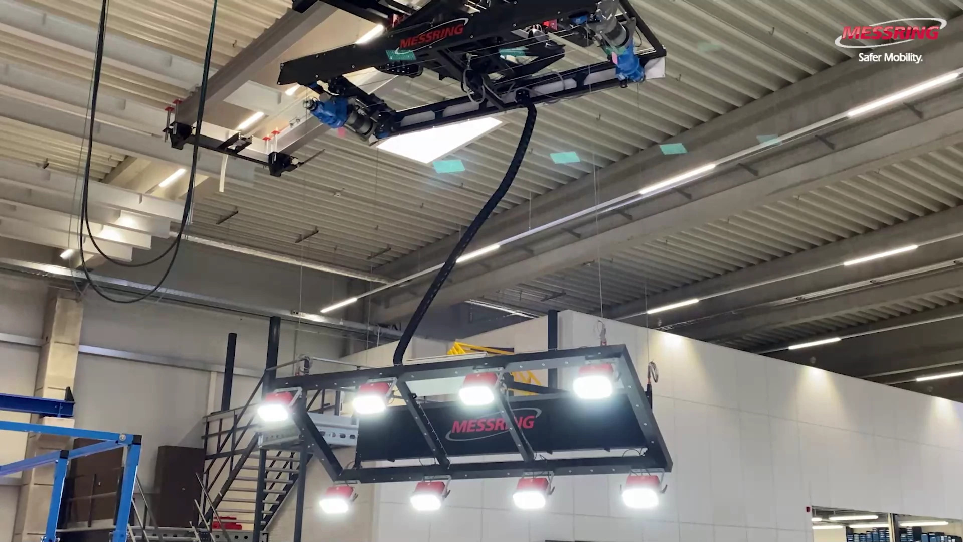 Space-saving energy chains for flexible lighting system | igus®