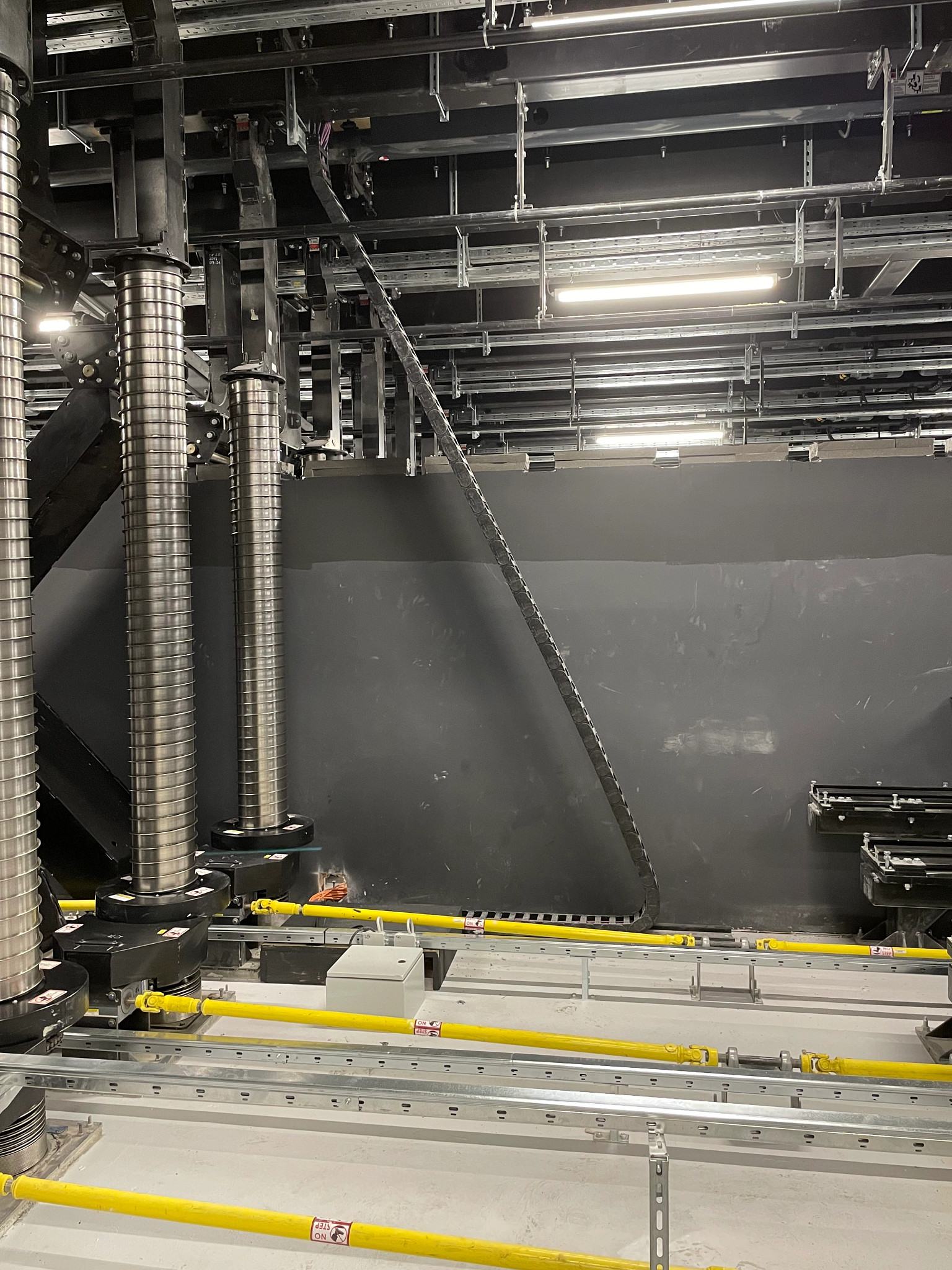 Cable guidance in HUNGEXPO's innovative multi-purpose hall | igus®