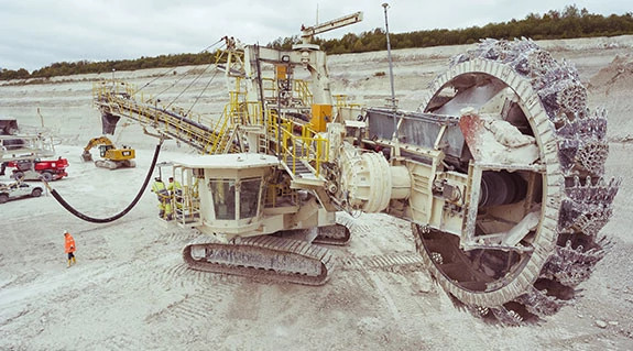 Robust cable routing for Holcim bucket wheel excavators | igus®
