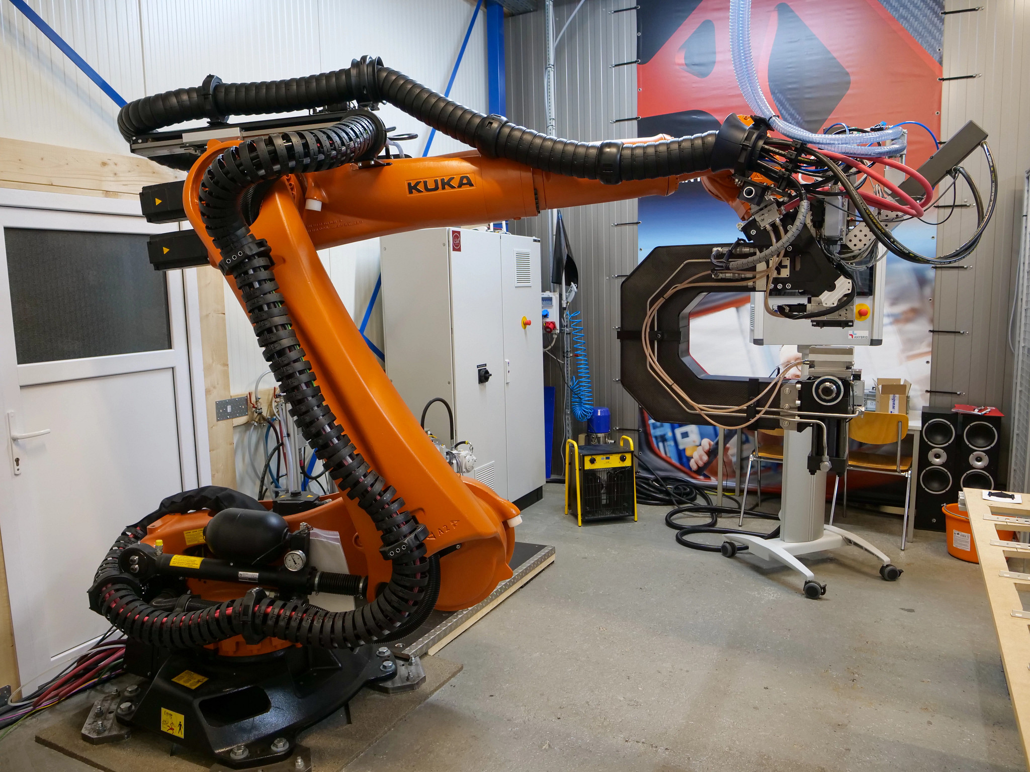 Spritzguss mit 6 Achs-Roboter