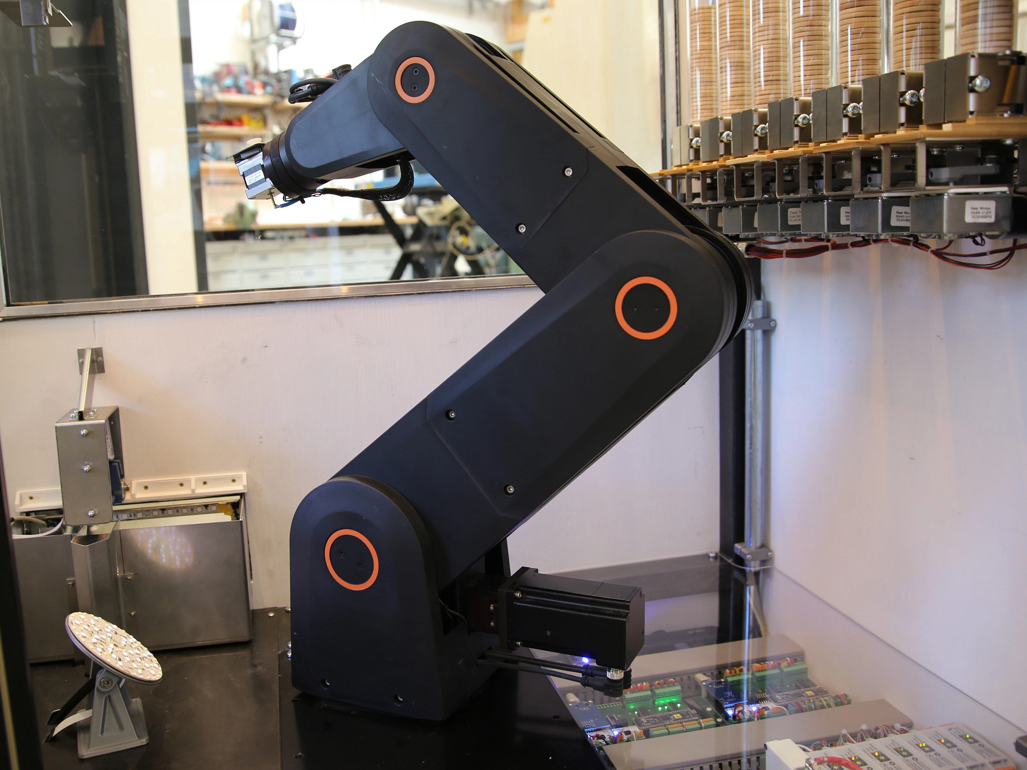 Plastic robolink® robotic arms for industrial automation | igus