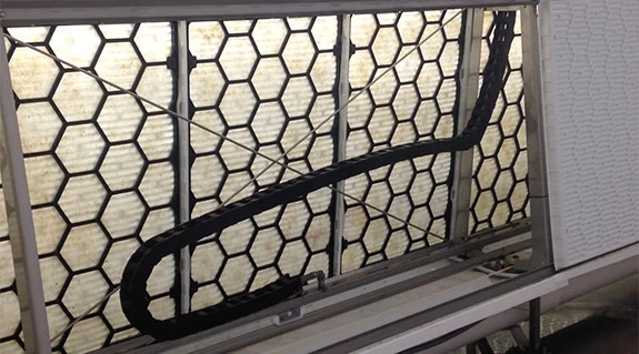 Vertical farming with low-maintenance and durable cable guidance | igus ...