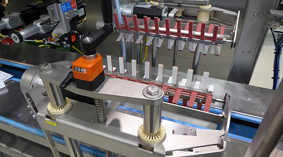 Robust and affordable linear bearing technology in labelling machines | igus®