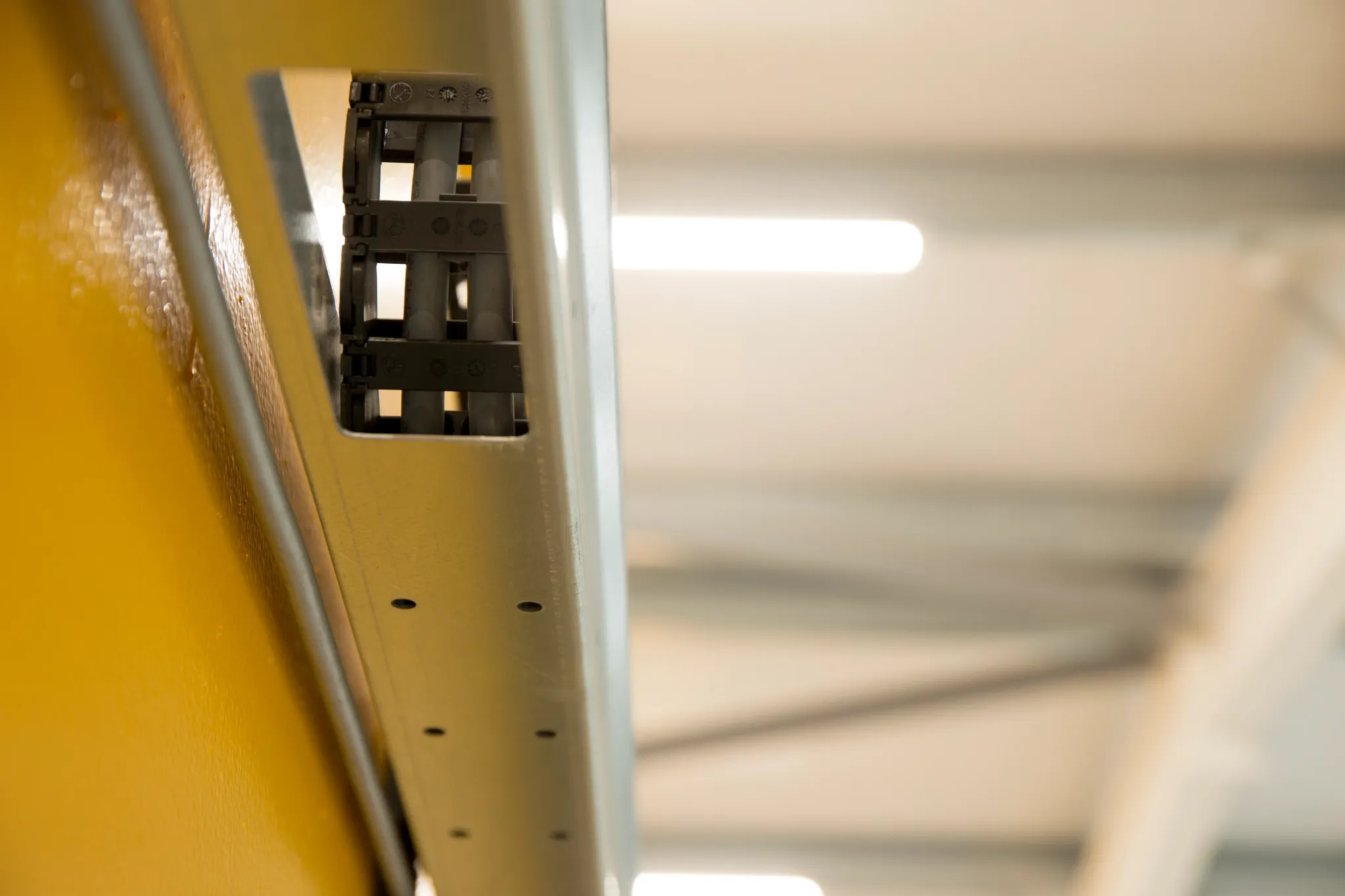 Reduce Installation Time with guidefast® Guide Troughs | igus®