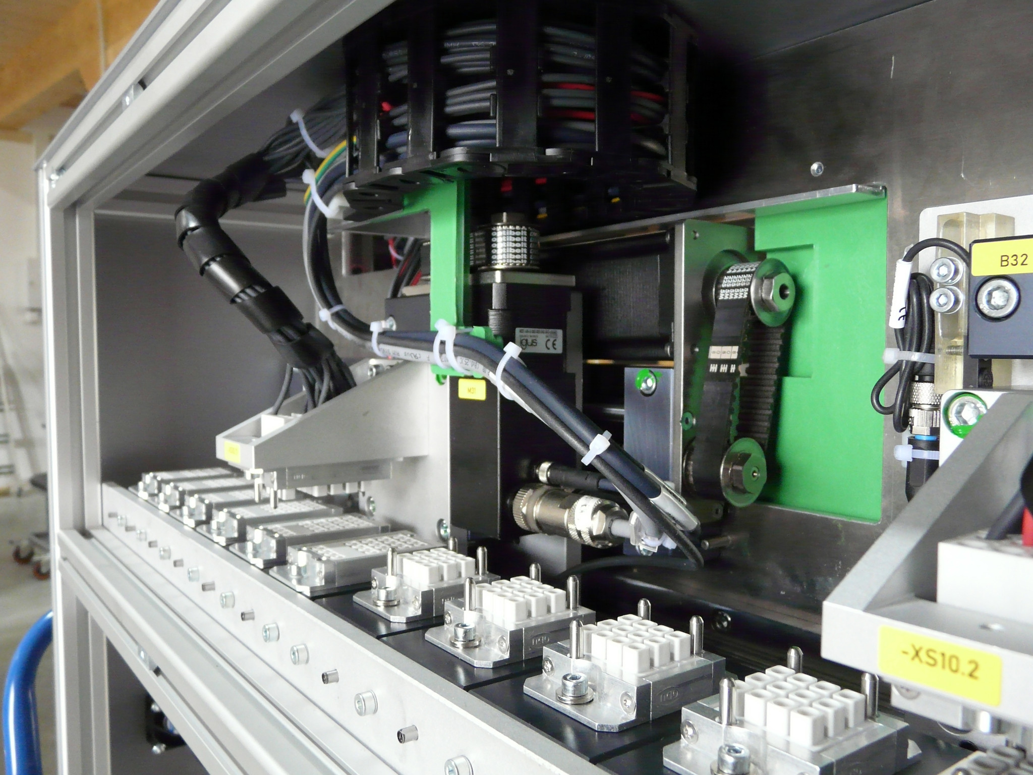 Durable linear technology in test equipment for electric motors | igus®