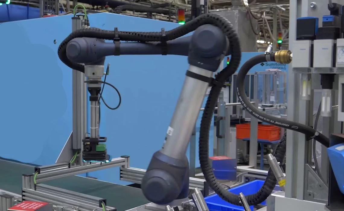 Handling at BSH with Doosan cobot