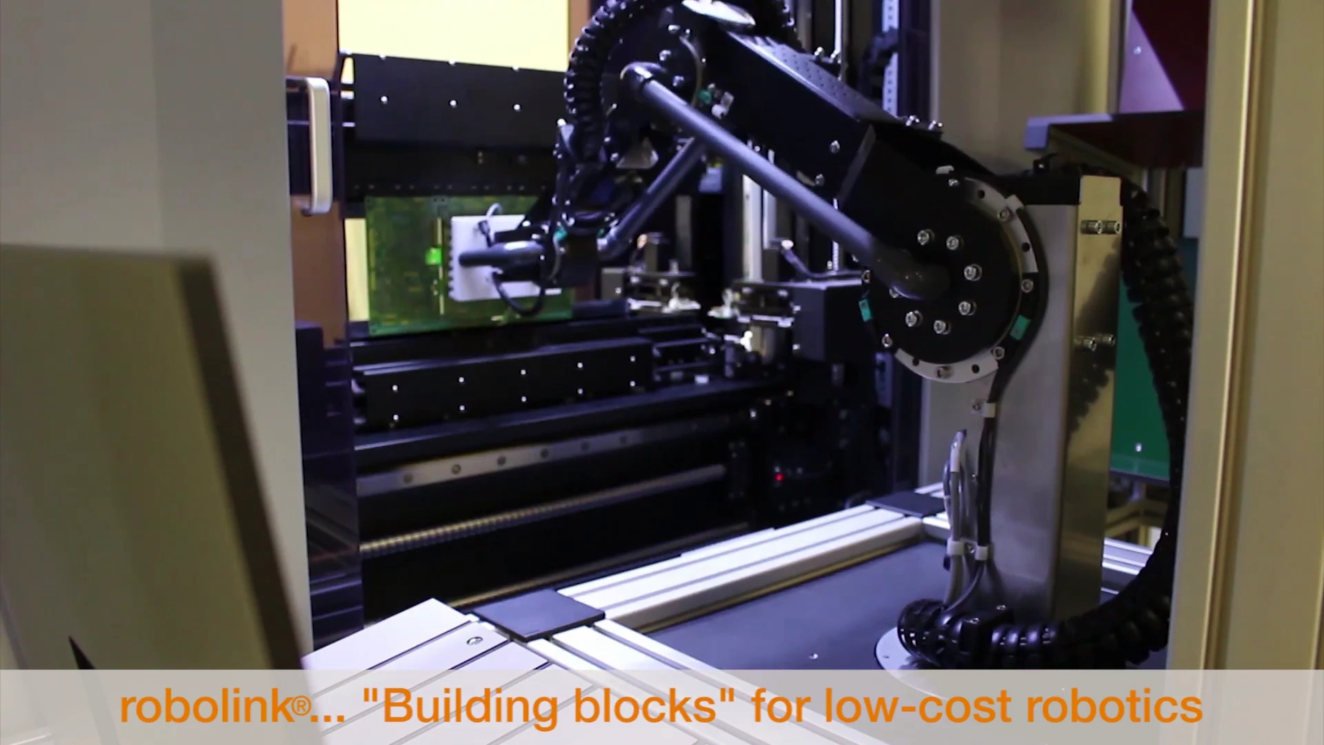 Loading and unloading robot for PCBs