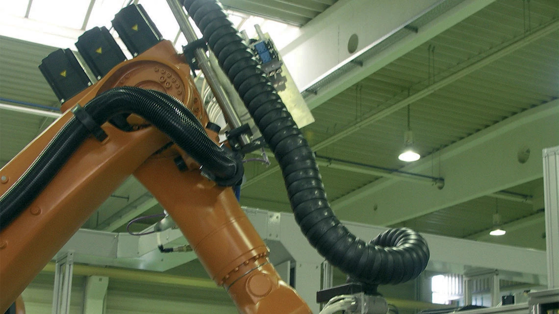 triflex® R Robot Cable Carriers in Complex Movements