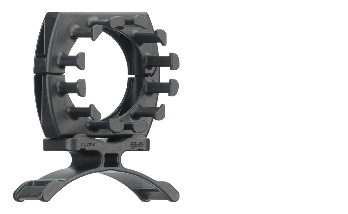 Quickly fit and retrofit clamps for cobots and small robots