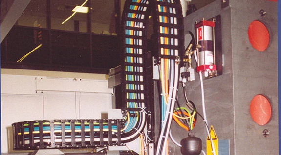 Smooth-running plastic plain bearings in machine tools from DMG | igus ...