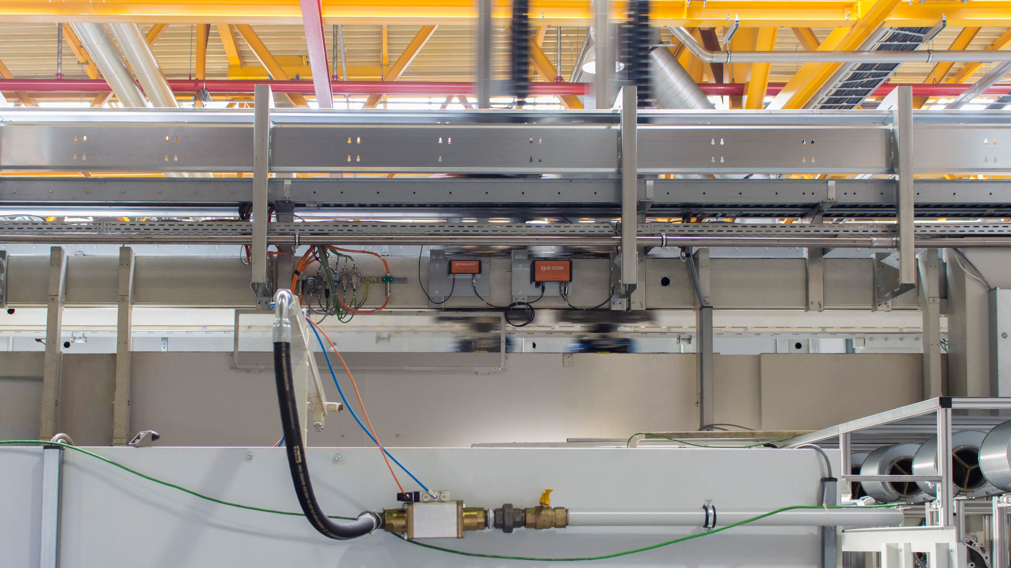 Intelligent sensor technology monitors energy chain in engine plant | igus®