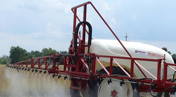 Reliable field sprayers thanks to e-chain® | igus Canada