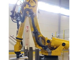 Palletising robots: Safe 3D cable routing with triflex® energy chain ...