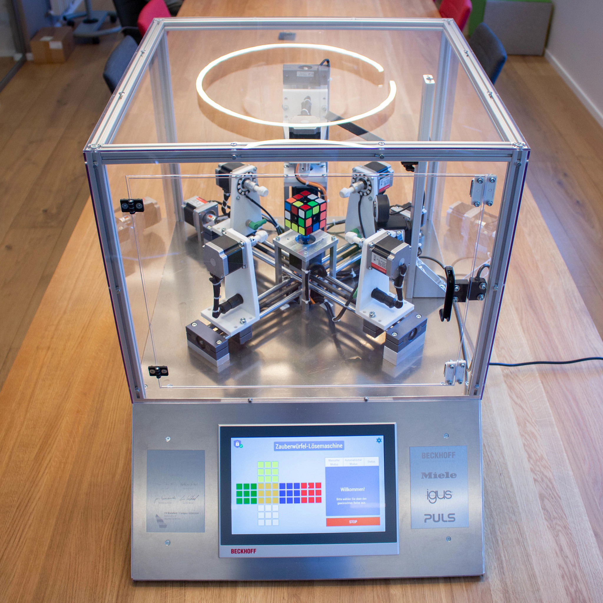 Rubik's cube solving machine
