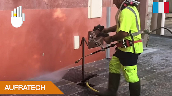 High-pressure cleaner with exoskeleton | manus 2023