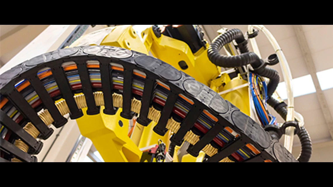 Flexible 3D cable routing for riveting robots in aircraft construction