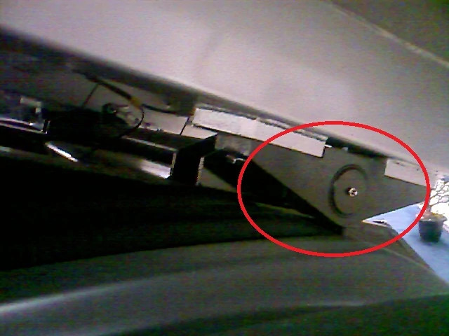 Plain bearings in the tipping mechanism of lorries for dirt and dust