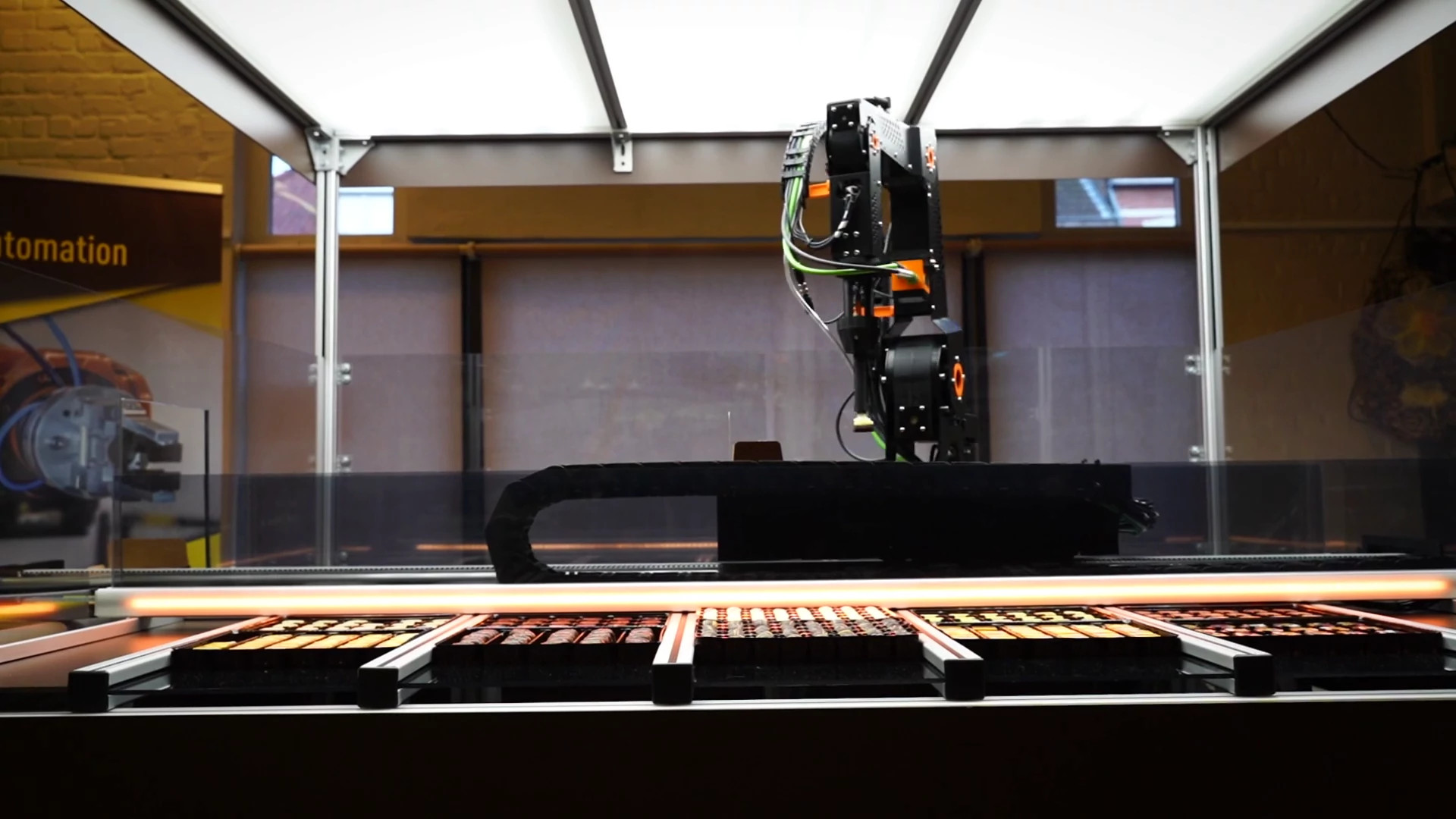 Food robot praline picker