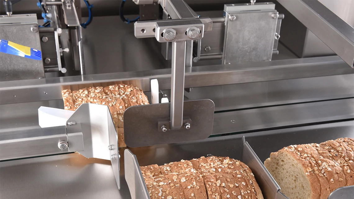 Bread packaging machine: Avoid cable breaks with intelligent sensor ...