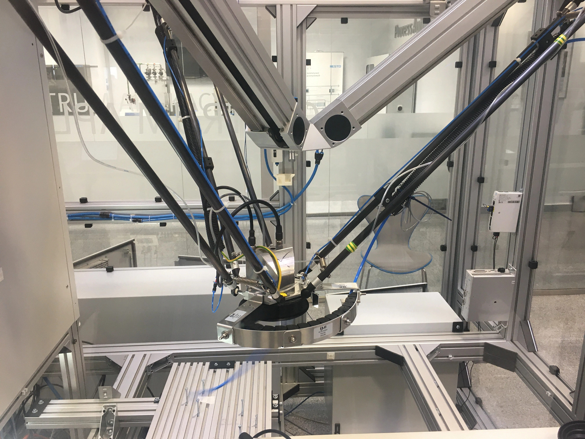 Rotating energy supply for pick & place robots | igus®