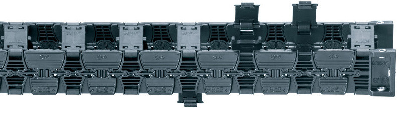 Energy chains for cleanroom applications | igus