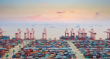 Energy supply solutions for shore power supply in ports | igus®