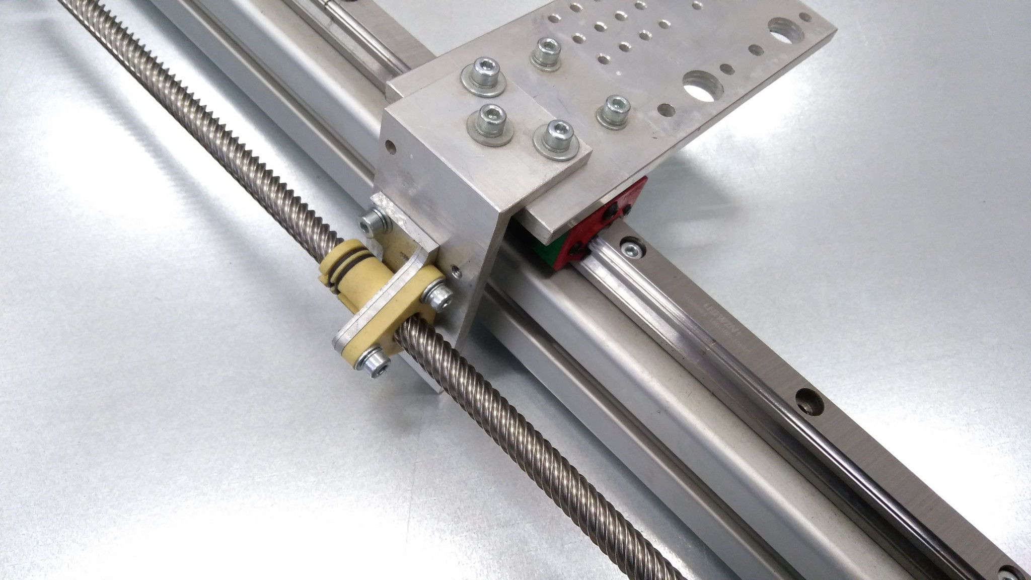 dryspin® high helix lead screw & nut to build large 3D printer | igus ...