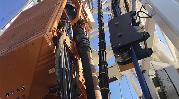 Robust, modular top drive cable carrier for oil drilling rig | igus®