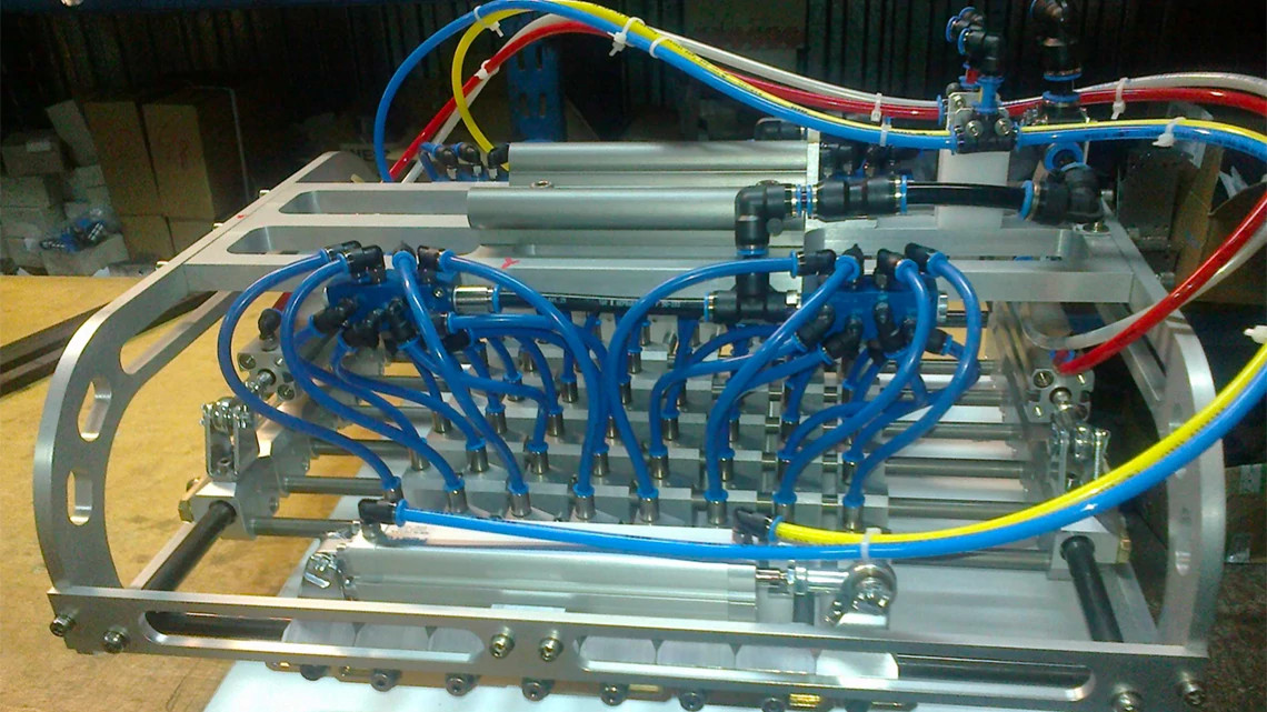 Efficient linear adjustment of gripper module in packaging system | igus®