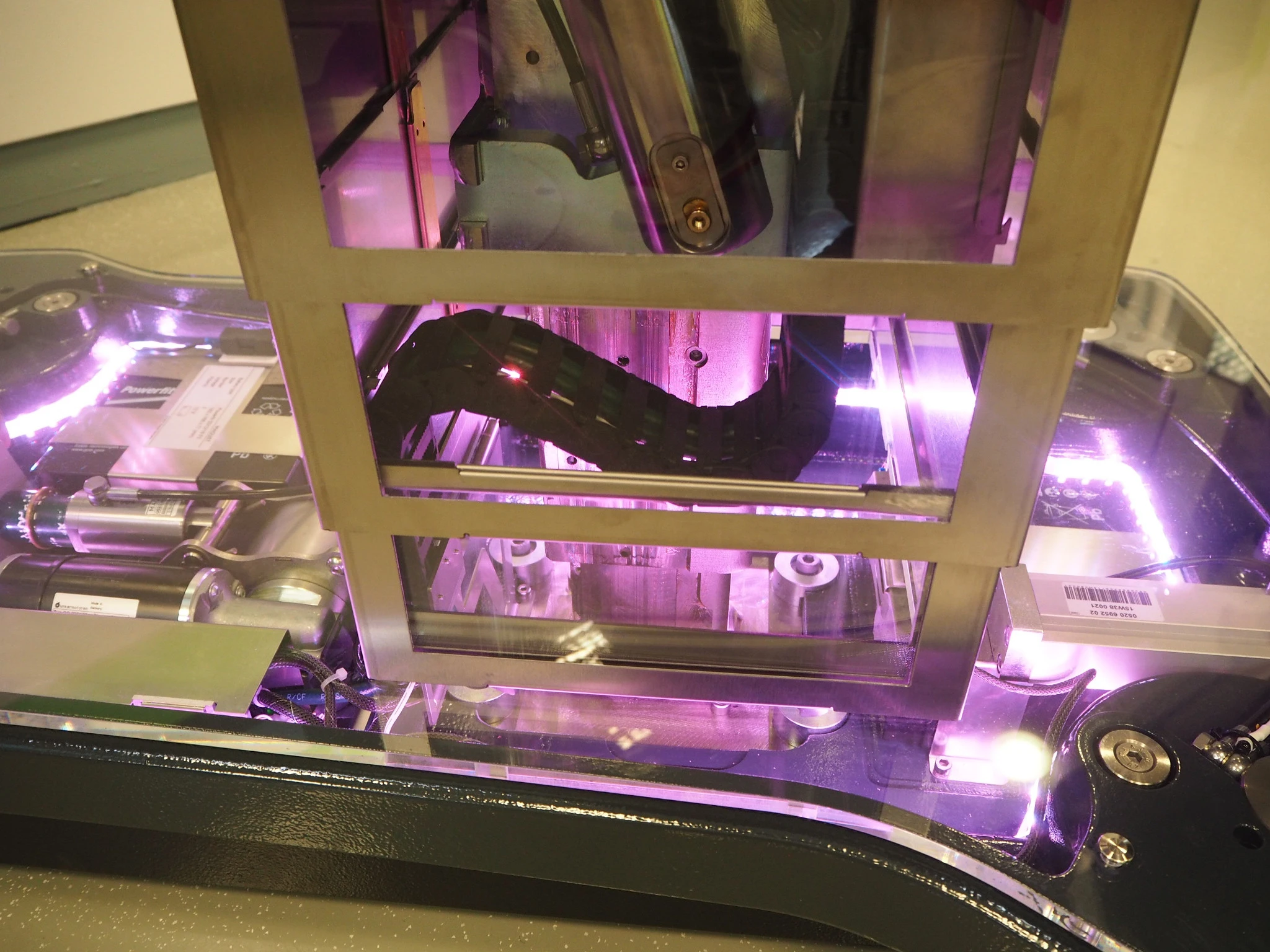 e-chain® および移動式手術台用コントロールケーブル